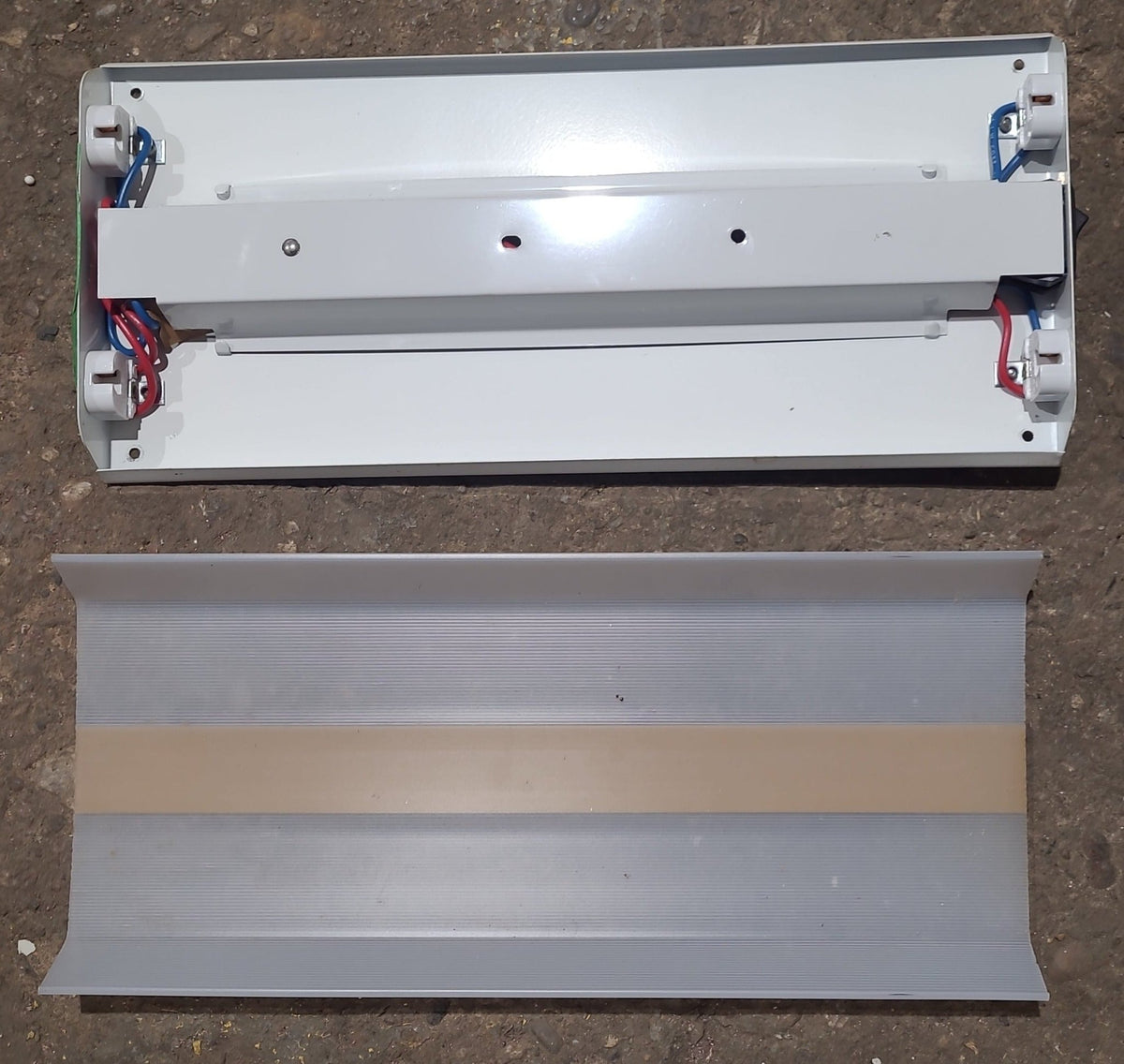 Buy Used Thin-Lite Dual Florescent Light Fixture 112 2 92 Online ...